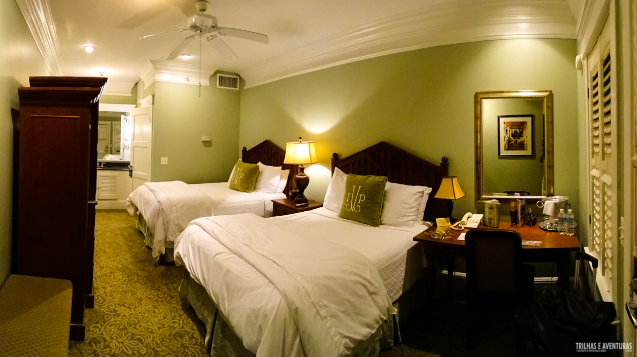 Quarto super luxo no Hotel Village Inn and Pub, em Golden Isles ...