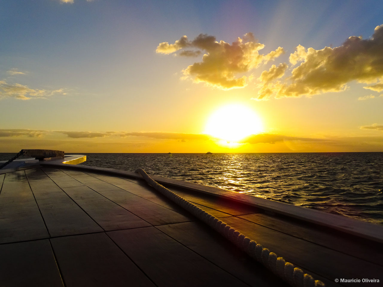 Pôr-do-sol em alto mar, no Naples Princess - Viagens Possíveis